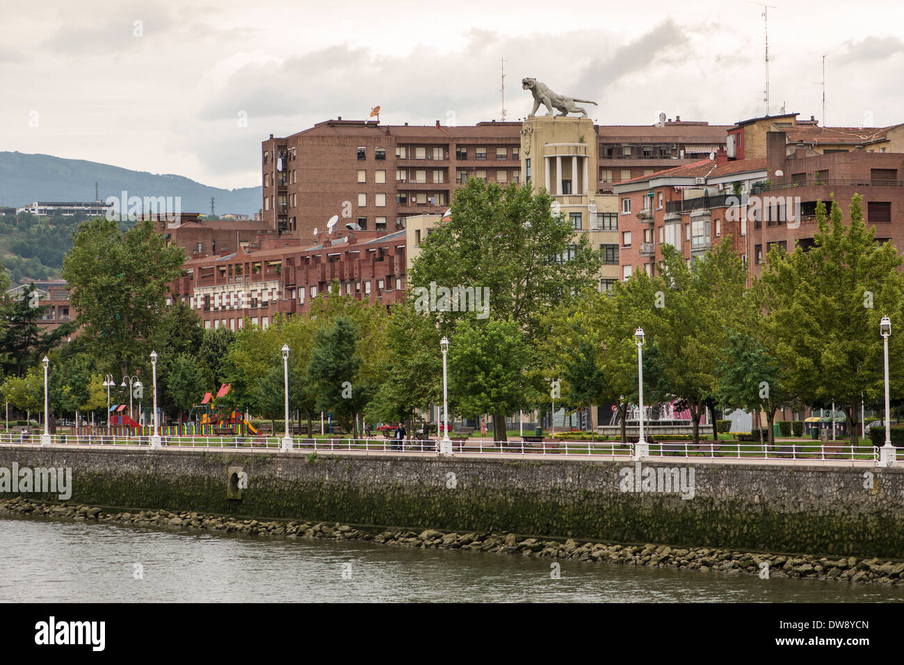 Giant cat statue on top of a building, Bilbao, Spain Stock Photo - Alamy