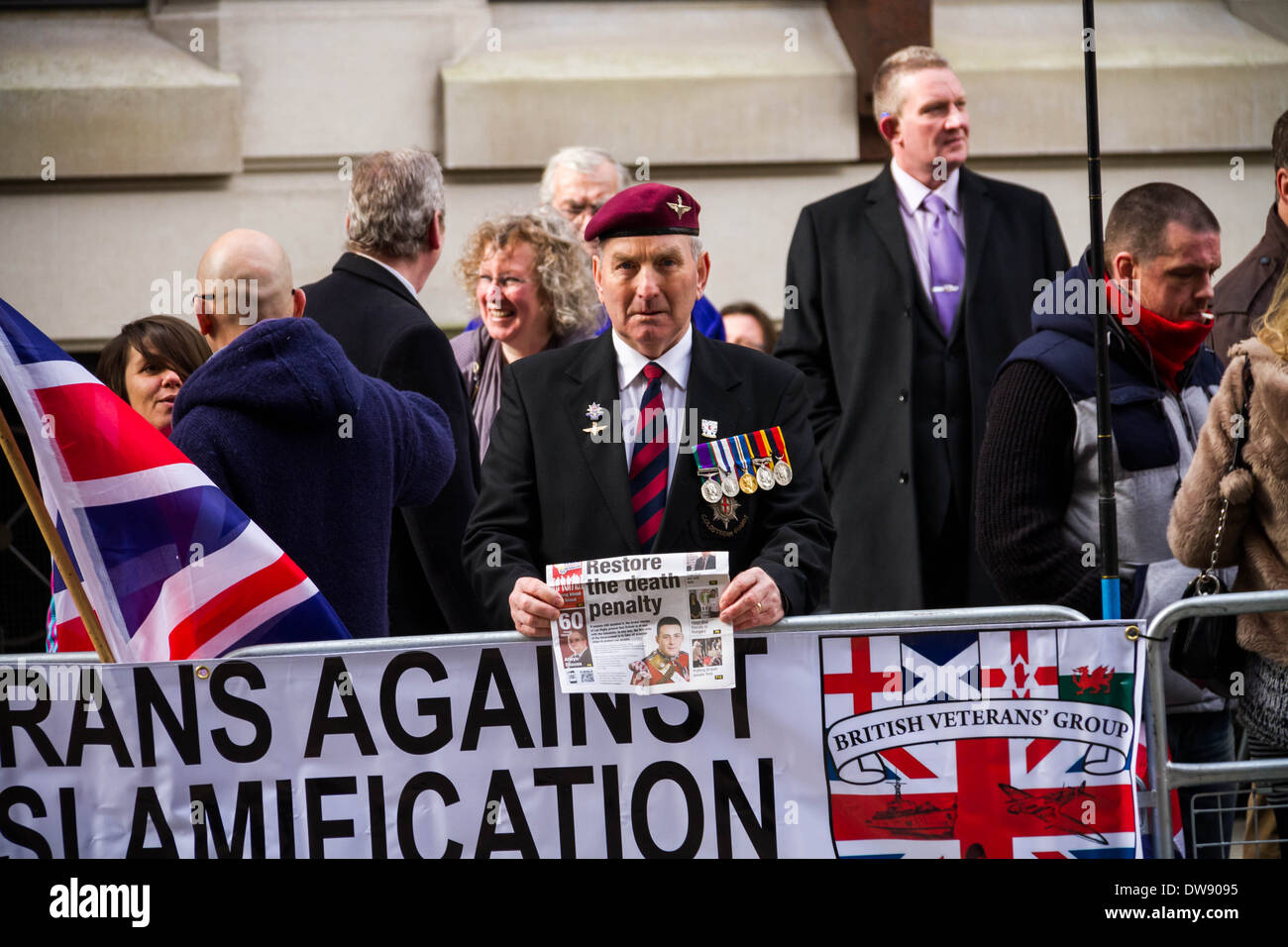 British Far-Right Nationalist groups outside Old Bailey court in London ...