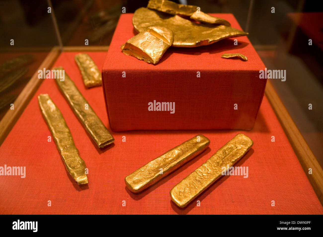 Display of gold artifacts, Mel Fisher Maritime Museum, Key West ...