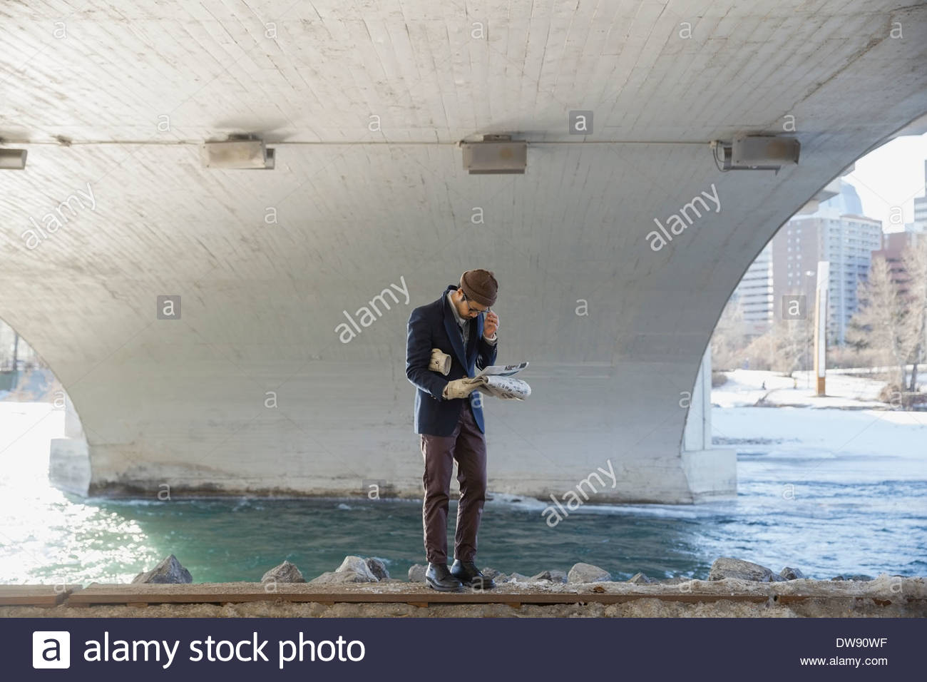 Under bridge hi-res stock photography and images - Alamy
