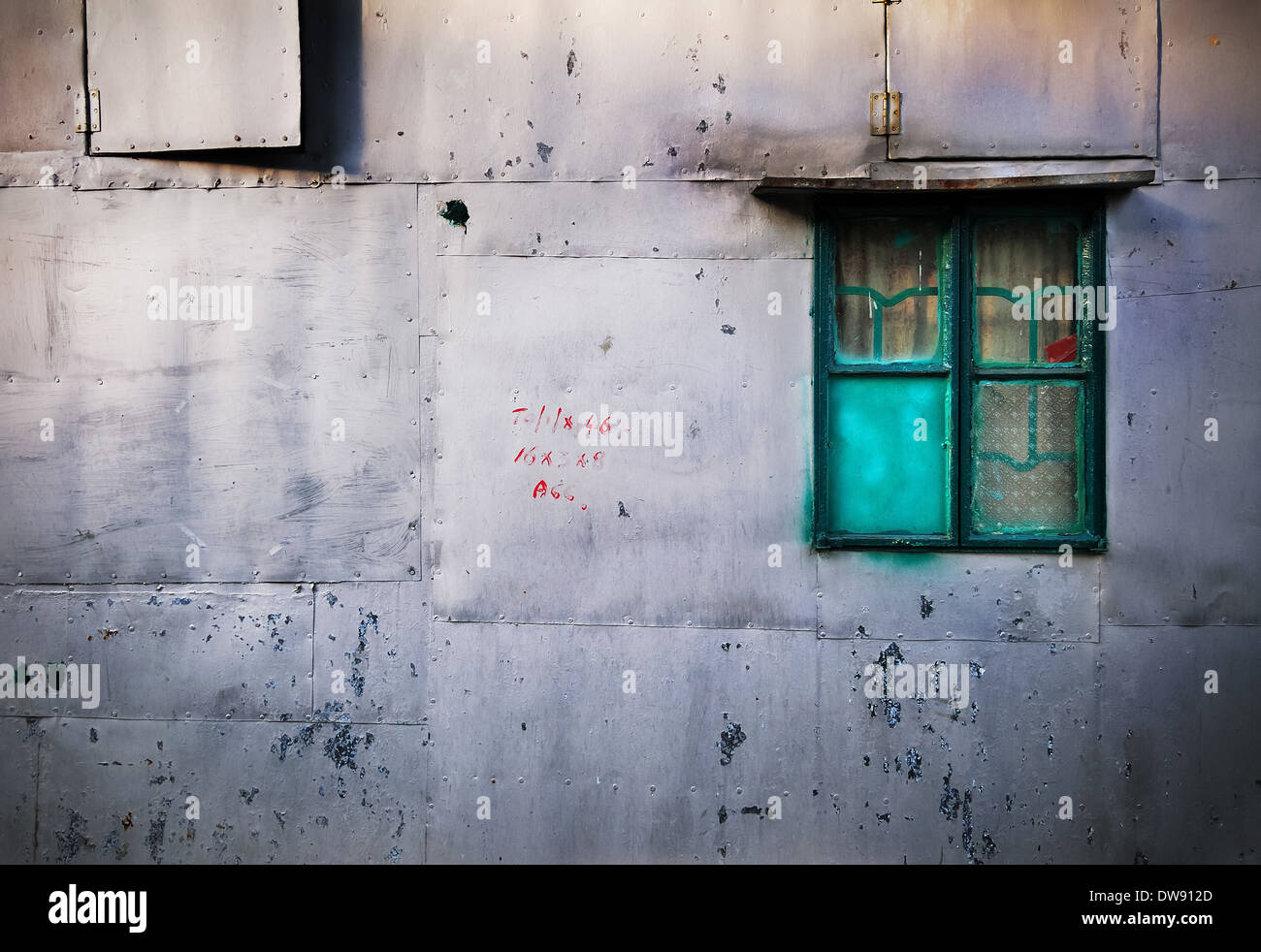 Metal shack house hi-res stock photography and images - Alamy