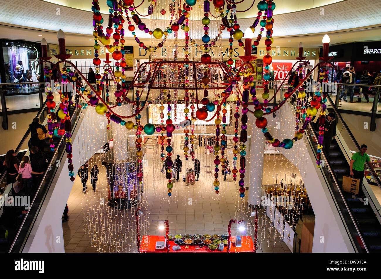Lakeside shopping centre hi-res stock photography and images - Alamy