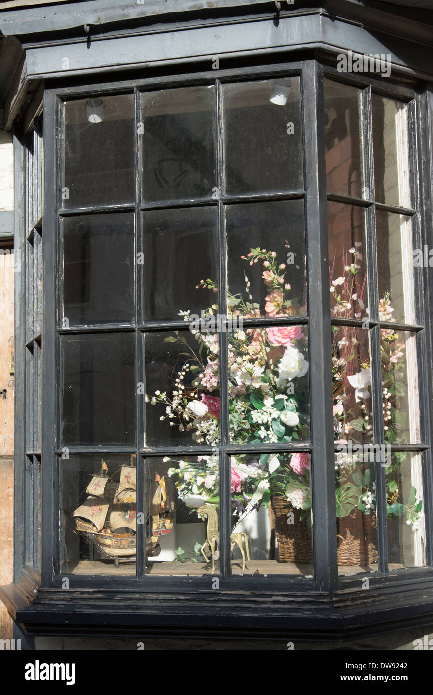 Shops in Ledbury High Street Stock Photo - Alamy