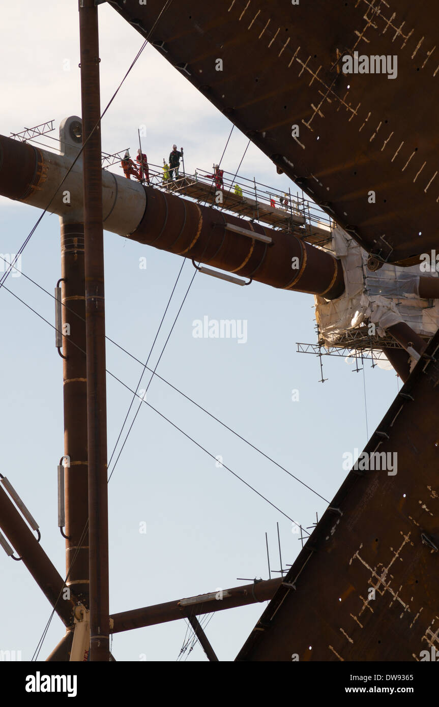 Oil rig construction hi-res stock photography and images - Alamy