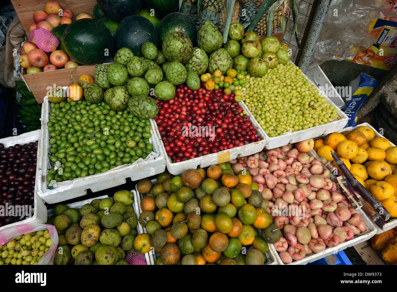 Fruit shop hi-res stock photography and images - Alamy