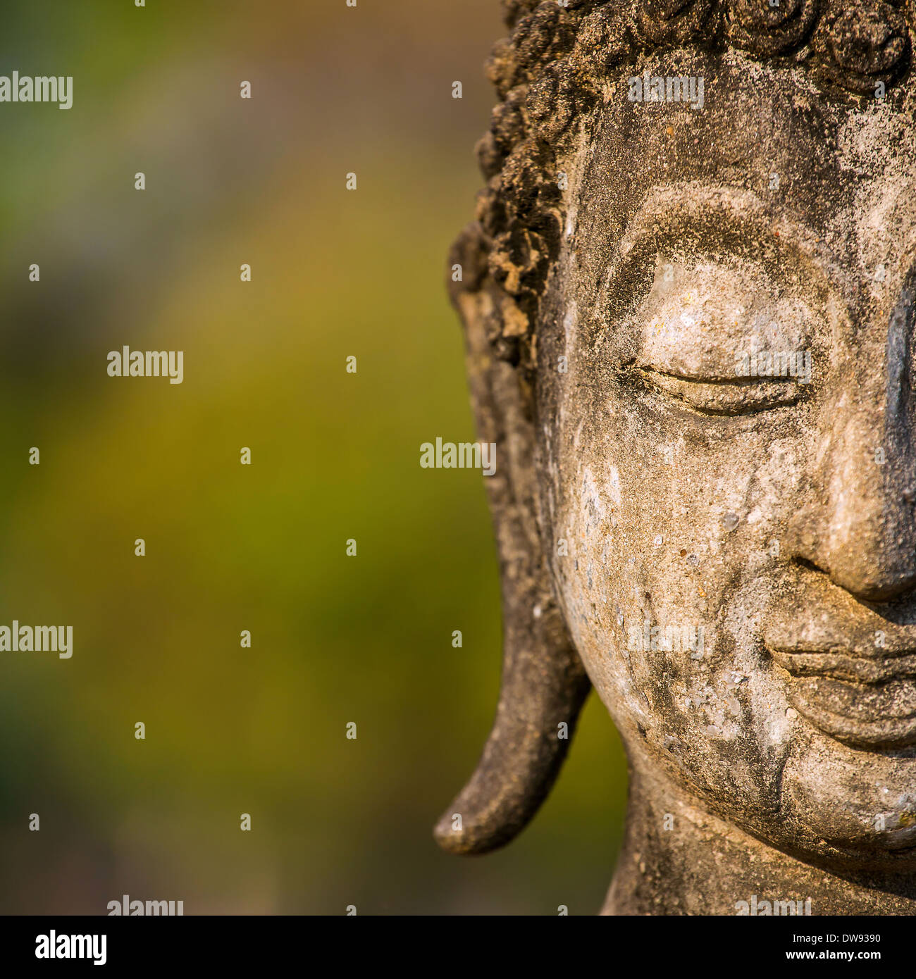 Stone head statue hi-res stock photography and images - Alamy