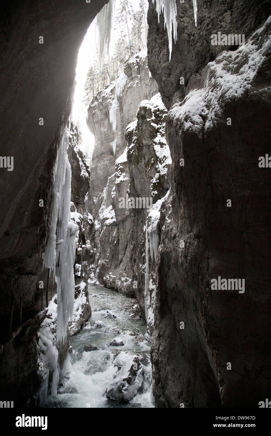 Steep cave hi-res stock photography and images - Alamy