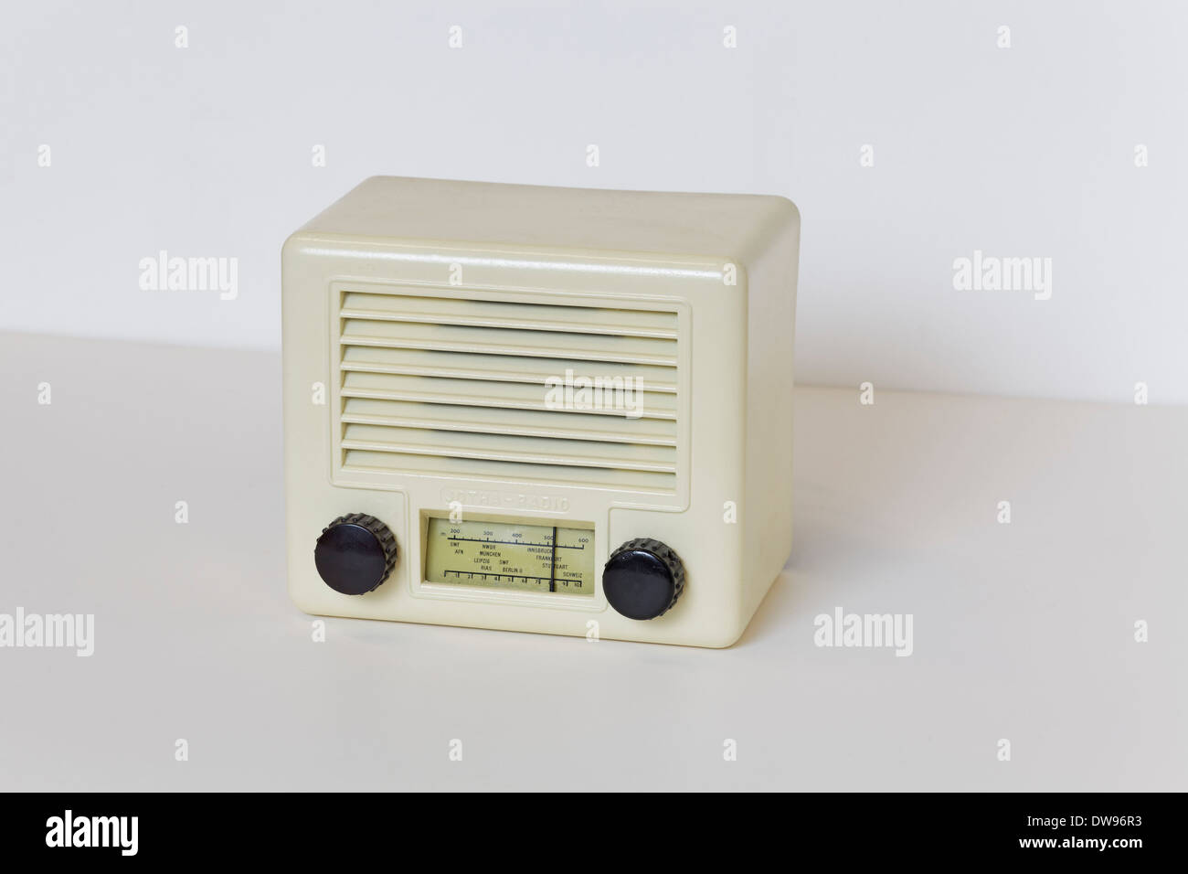Jotha Radio, model Liliput 111W, MW miniature radio from 1951, Radio ...