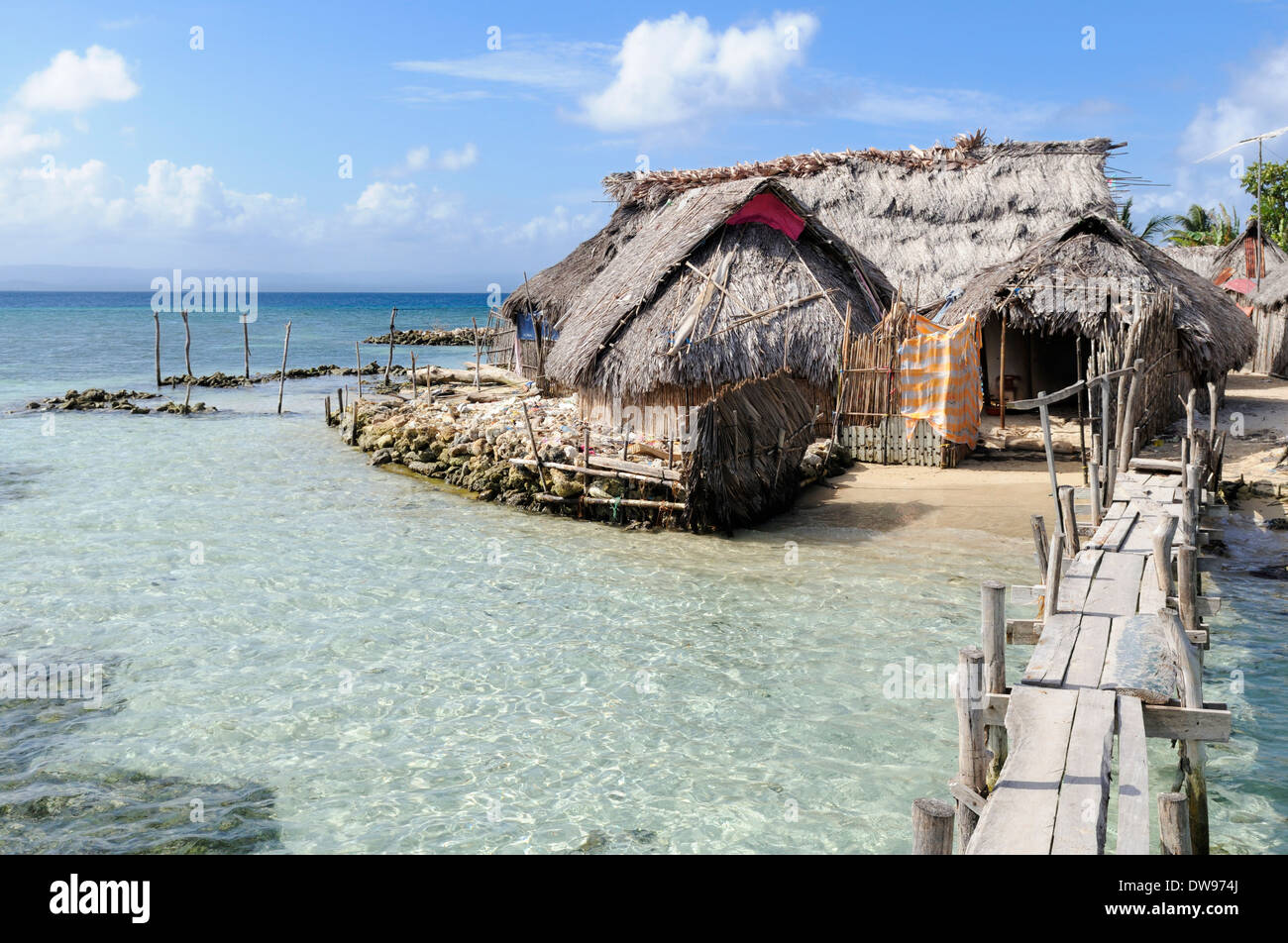 Huts on the beach, village of the Kuna people, Nalunega, San Blas ...