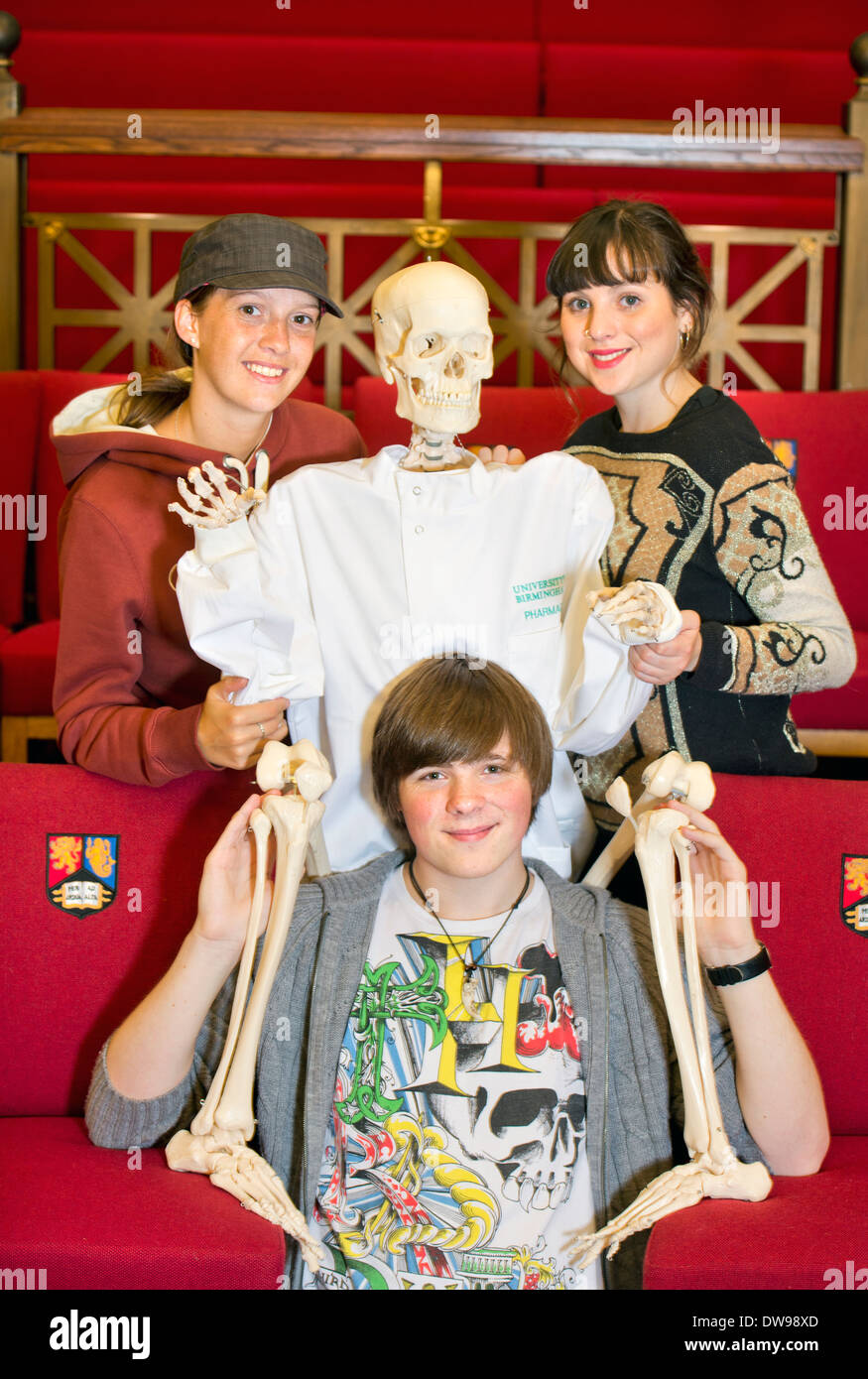 Medical students anatomy lecture hi-res stock photography and images ...