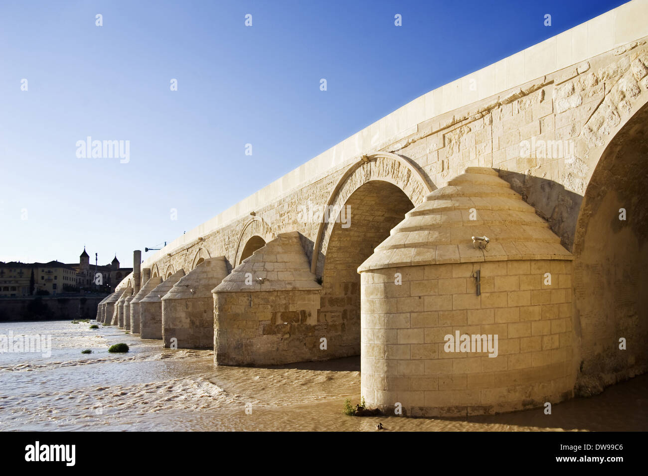 Roman bridge cordoba spain hi-res stock photography and images - Alamy