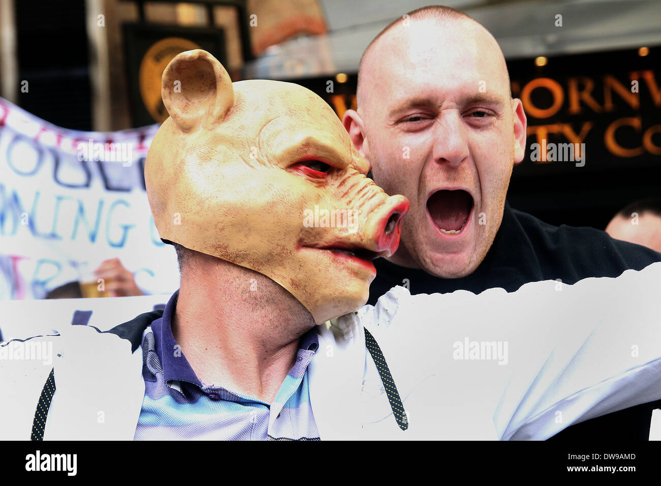 Extremism uk defence league pig mask hi-res stock photography and ...