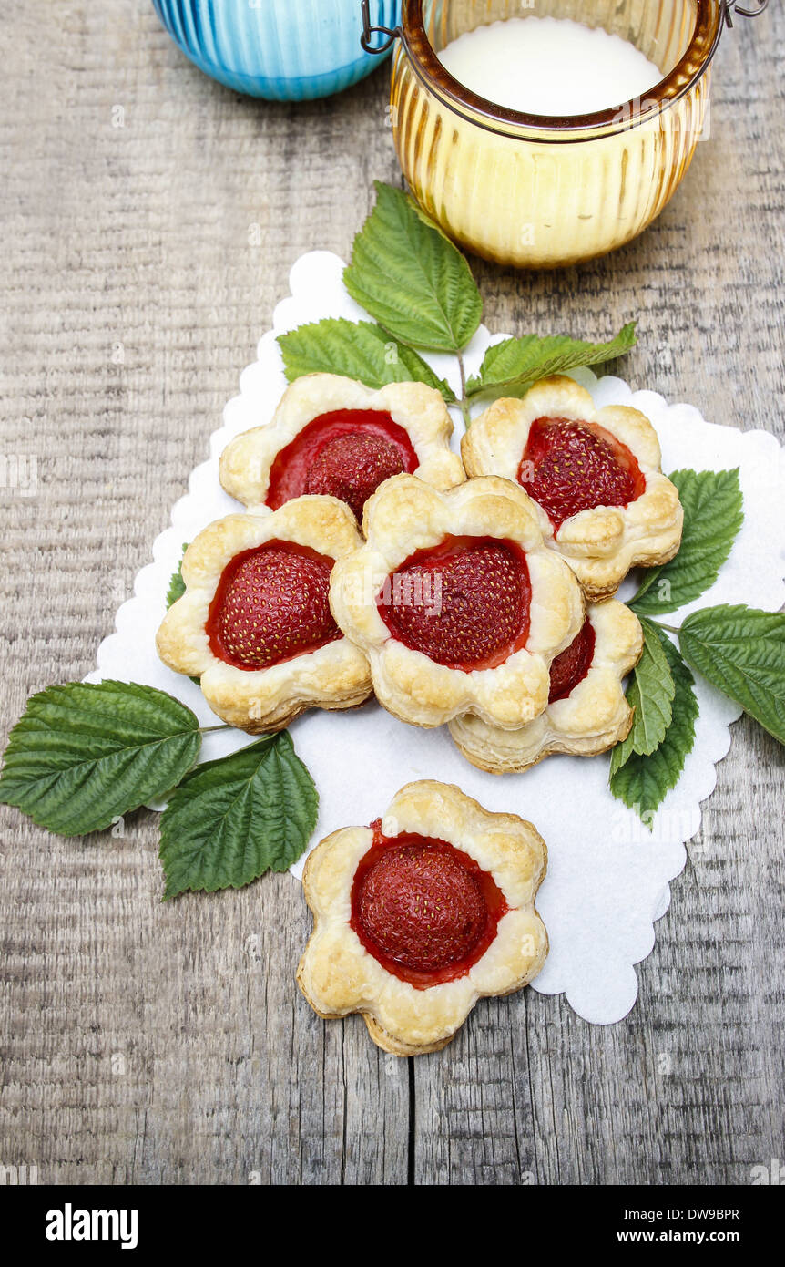 Puff pastry cookies filled with fresh strawberriesPuff pastry cookies ...