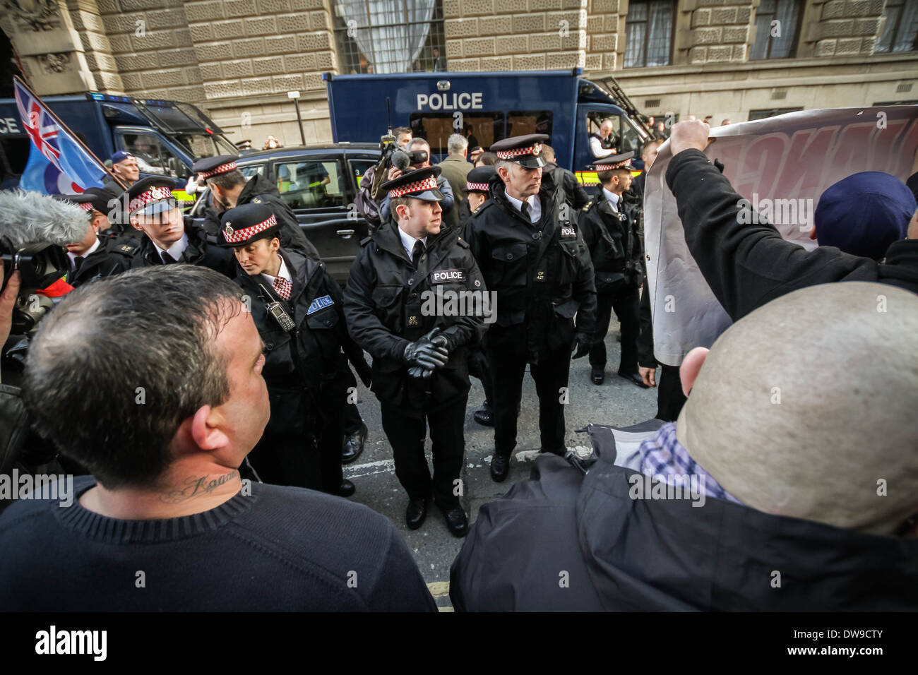 British Far-Right Nationalist groups outside Old Bailey court in London ...