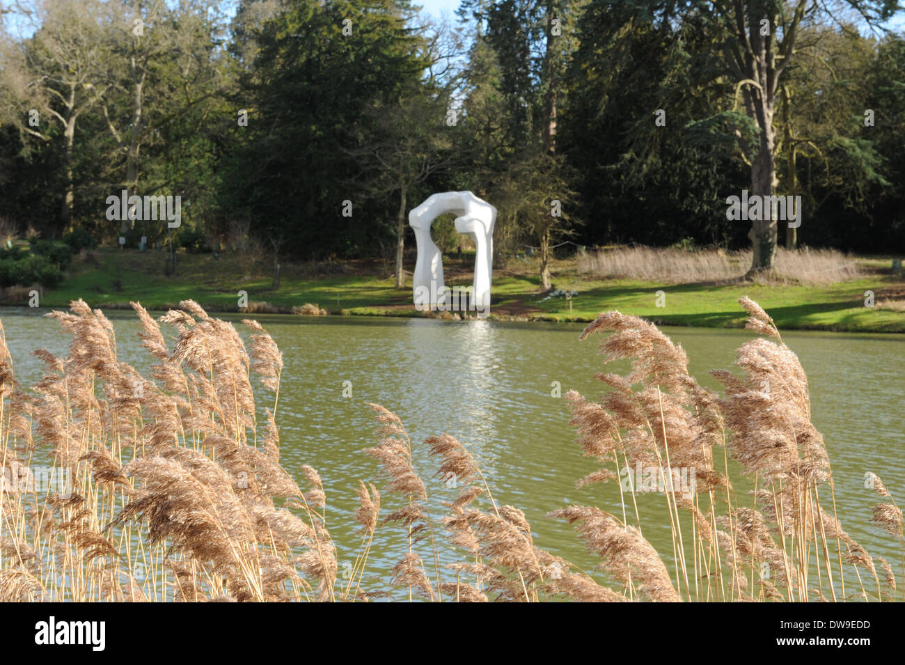 Henry Moore Sculpture "The Arch Stock Photo - Alamy
