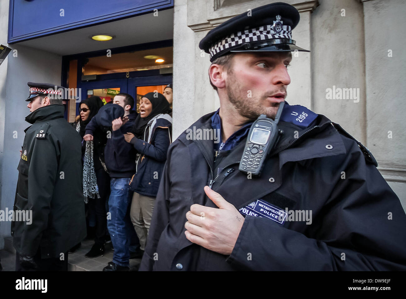 British Far-Right Nationalist groups outside Old Bailey court in London ...
