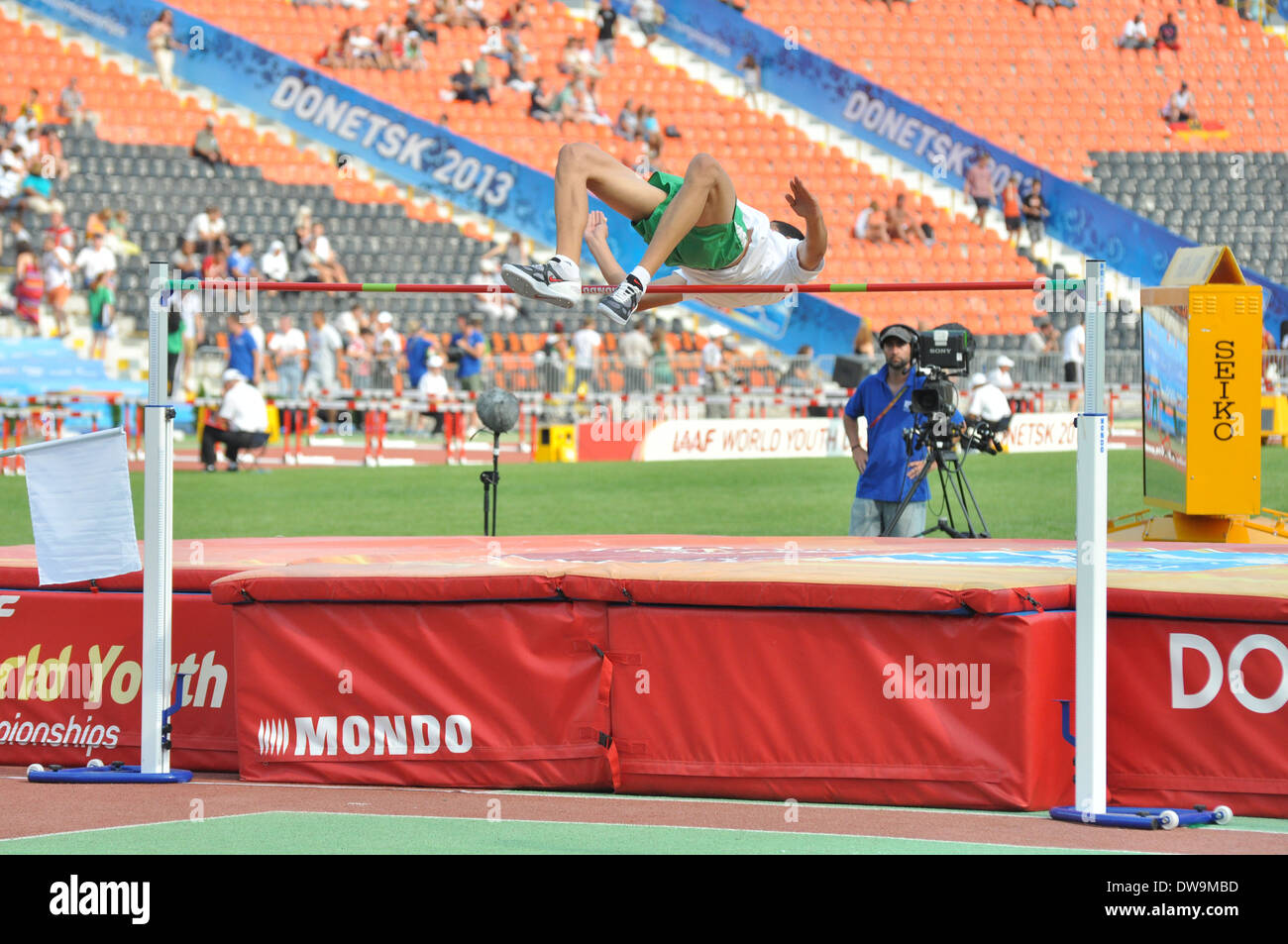 Junior high school girl track hi-res stock photography and images - Alamy