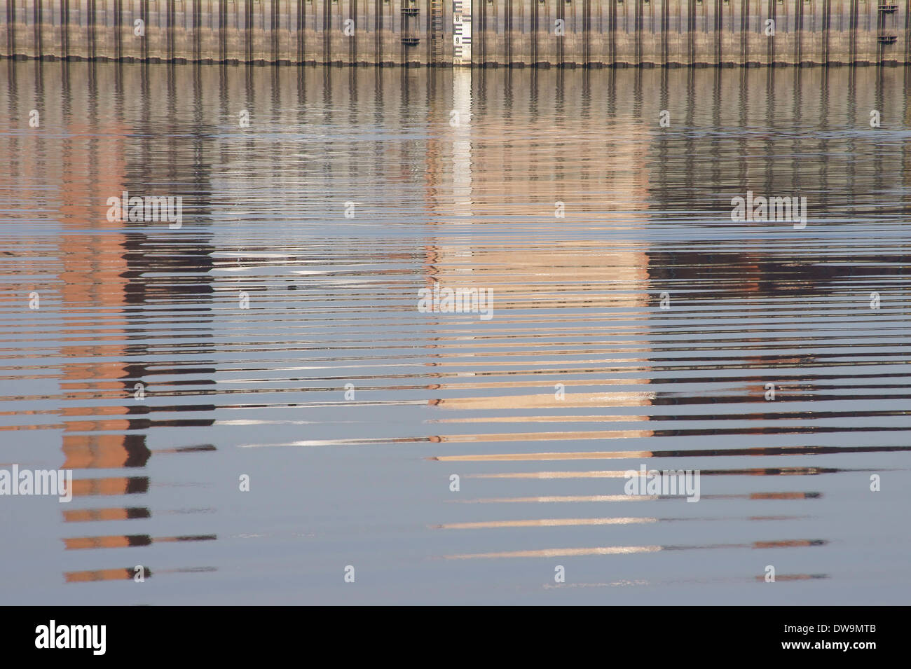 Mirror water level hi-res stock photography and images - Alamy