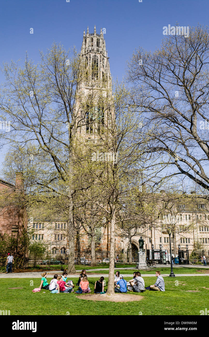 Harkness tower yale university hi-res stock photography and images - Alamy