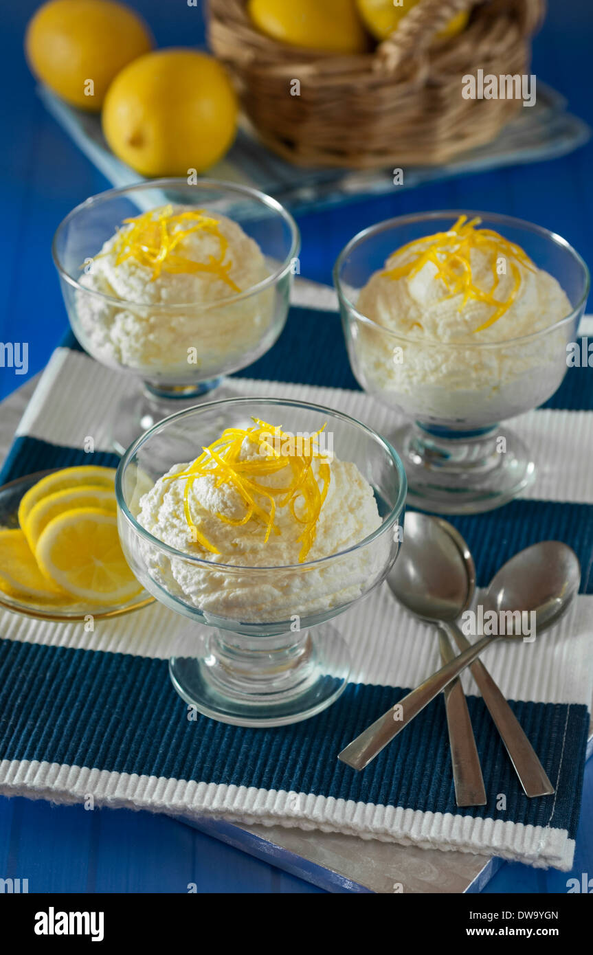 Lemon syllabub. Lemon posset. Traditional wine and cream dessert Stock ...
