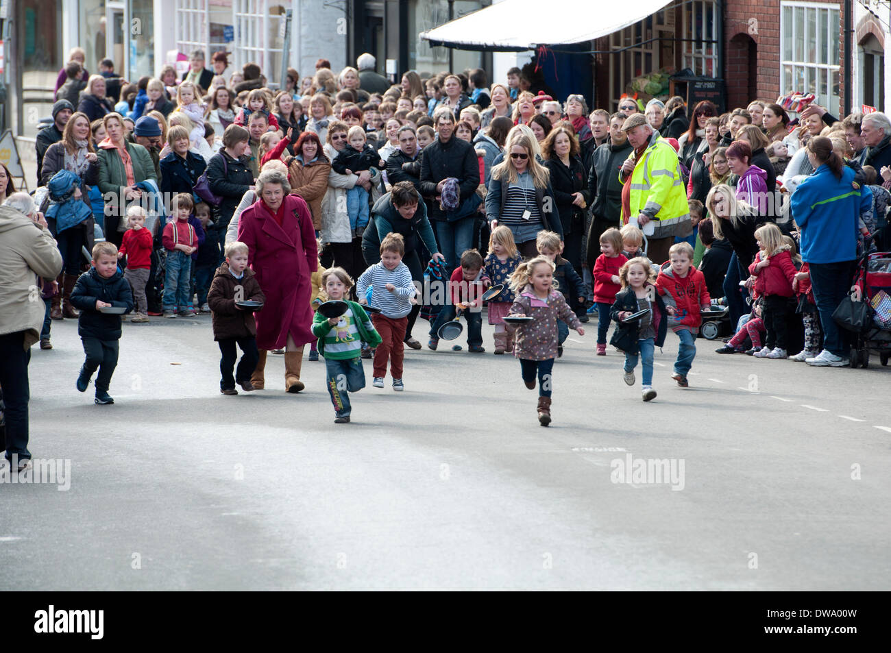 Alcester high street hi-res stock photography and images - Alamy