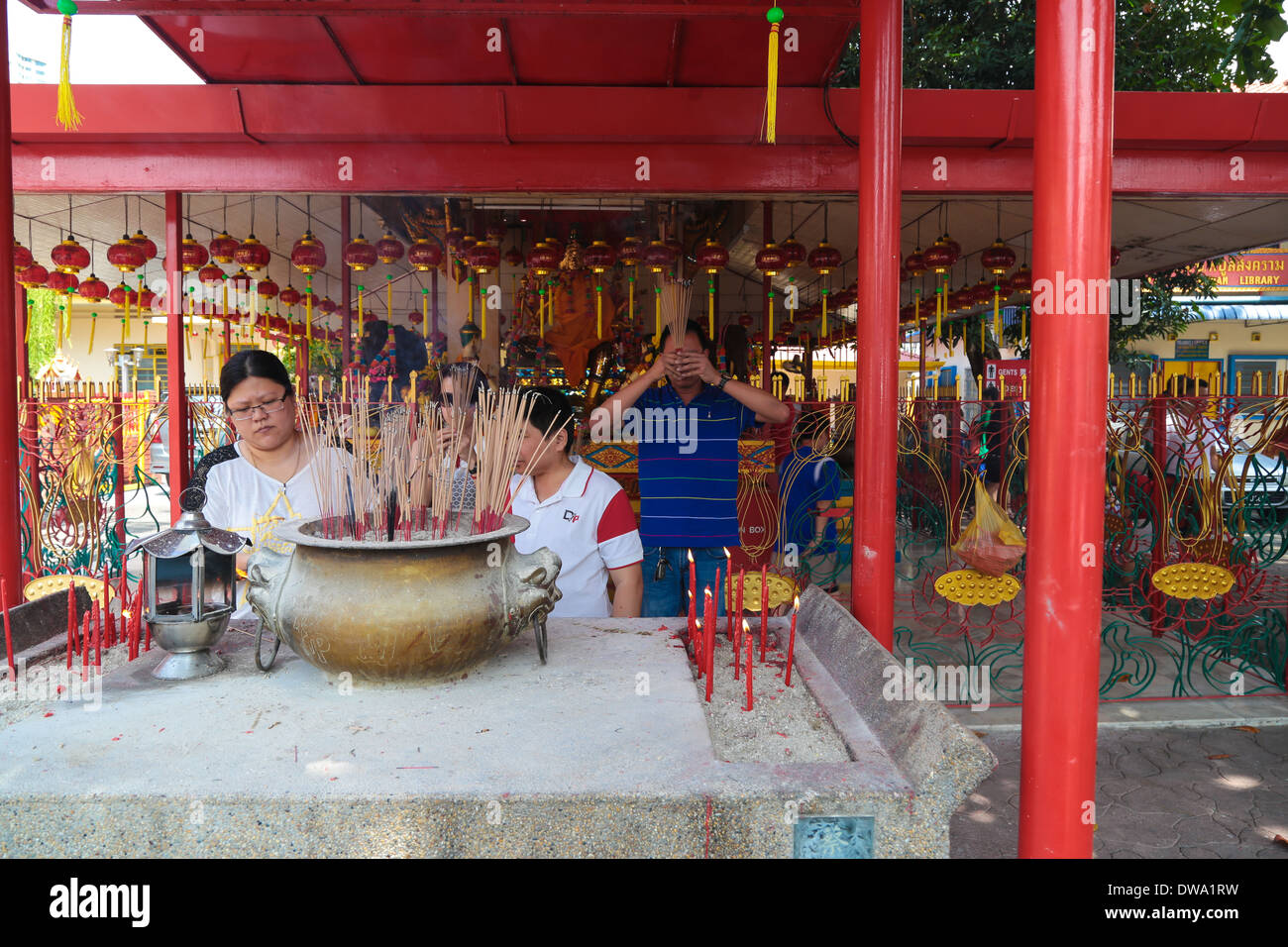 Family praying at chayamangalaram, a famous siamese temple in Penang ...
