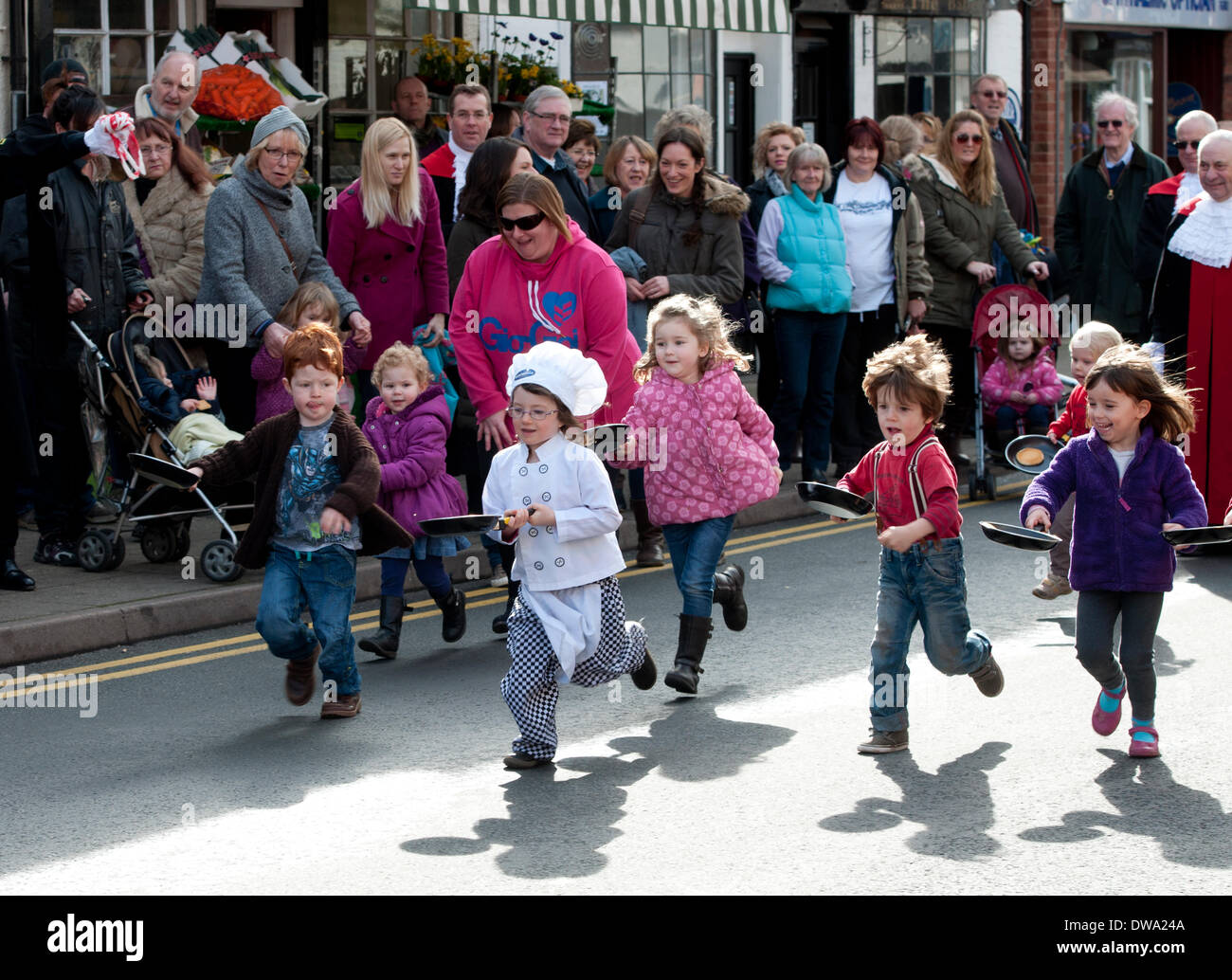 Alcester high street hi-res stock photography and images - Alamy