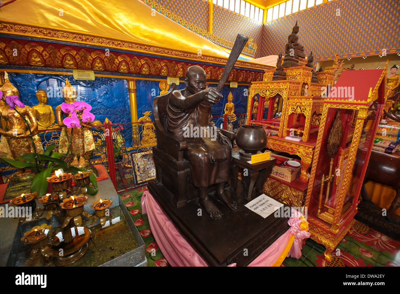 The wooden Phor Than Daeng statue inside the main temple of ...