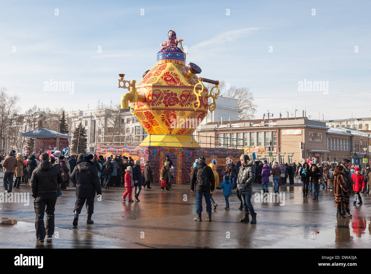 Samara people celebrates Shrovetide Stock Photo - Alamy