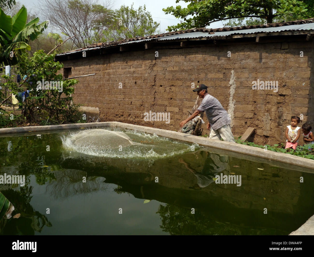 EL SALVADOR, Jujutla. Poor farming community Stock Photo - Alamy