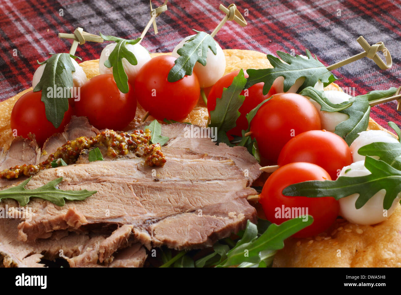 Green check tablecloth hi-res stock photography and images - Alamy