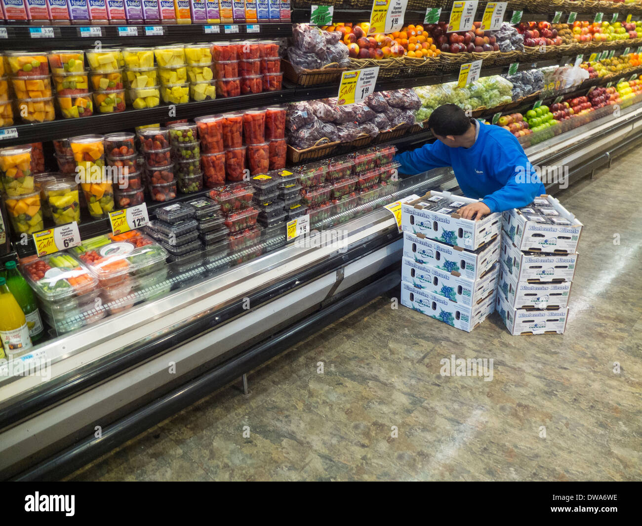 grocery store aisle Stock Photo - Alamy
