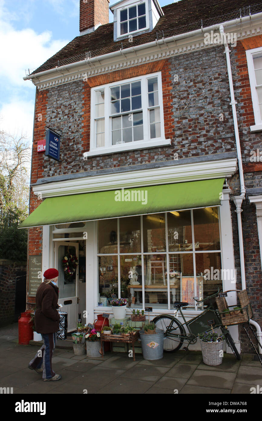 Old fashioned corner shop hi-res stock photography and images - Alamy