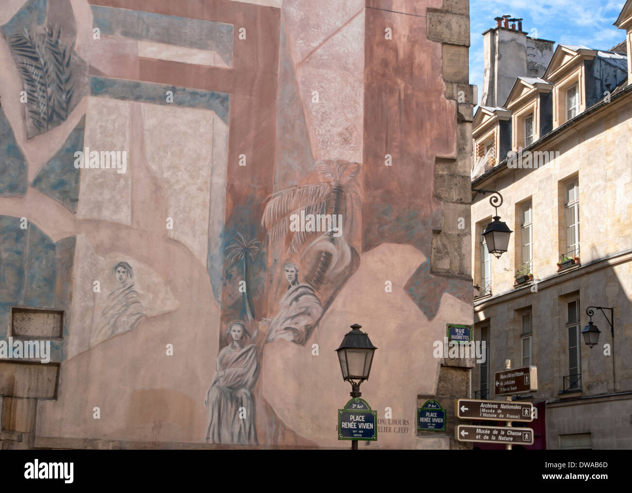 Paris mural art hi-res stock photography and images - Alamy