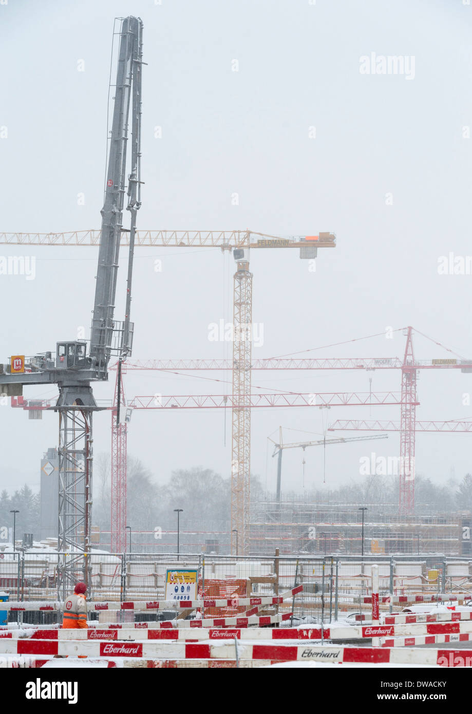 Construction worker snow winter hi-res stock photography and images - Alamy