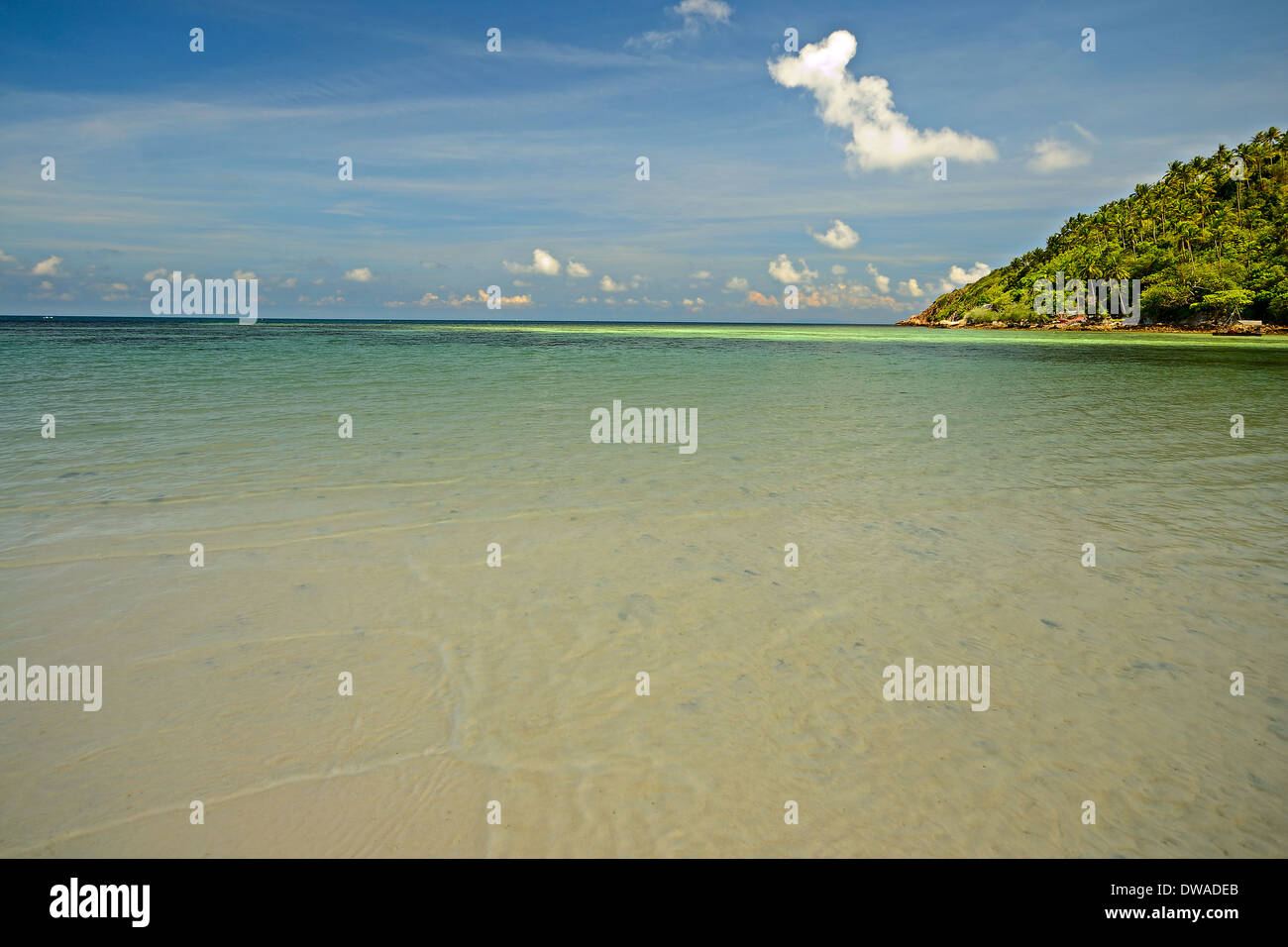 The stunning colors of the tropical sea at Ao Haad Khuad, Koh Phangan ...