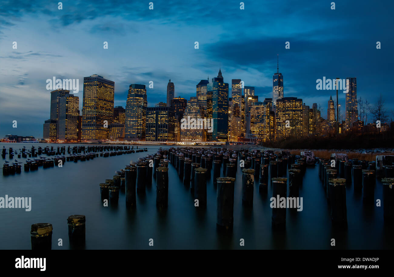 Manhattan skyline at dusk hi-res stock photography and images - Alamy