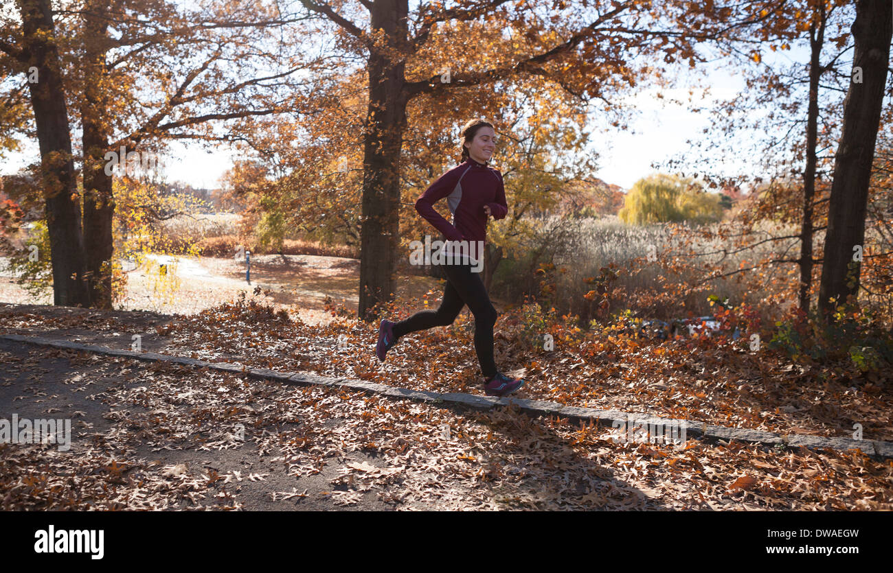 Woman jog autumn hi-res stock photography and images - Alamy