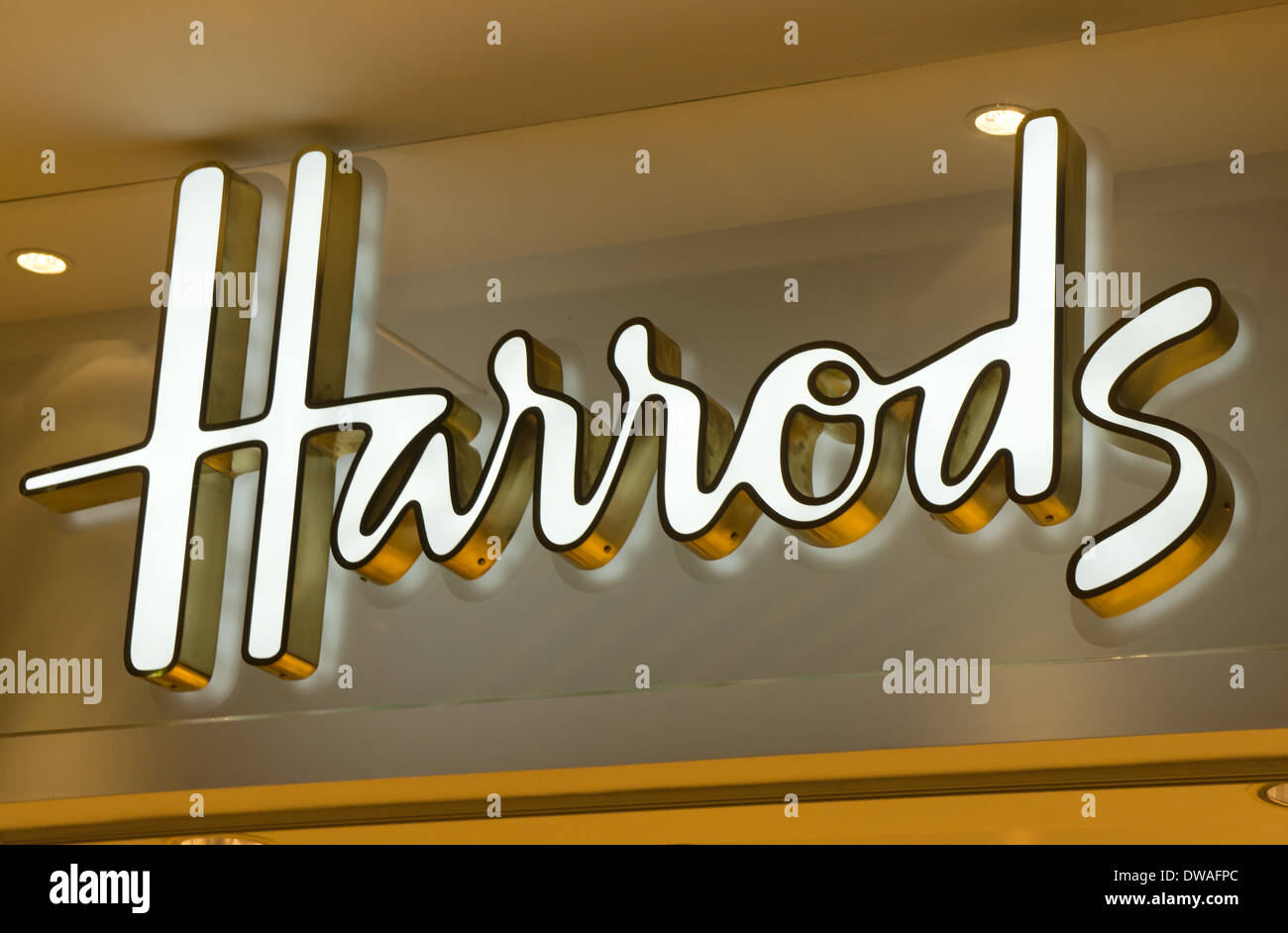 Harrods exterior sign hi-res stock photography and images - Alamy