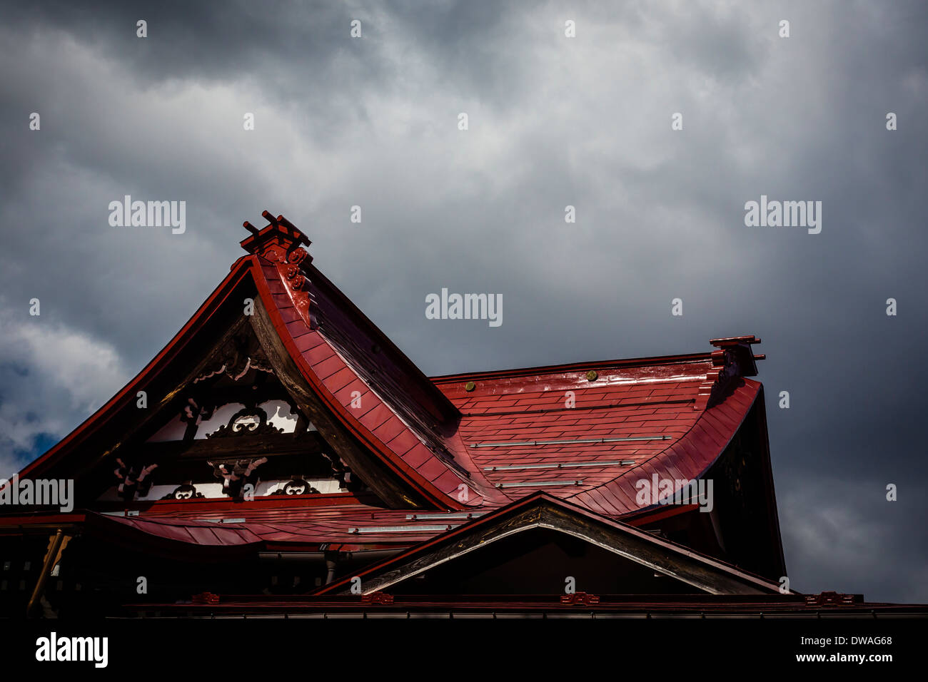 Red temple hi-res stock photography and images - Alamy