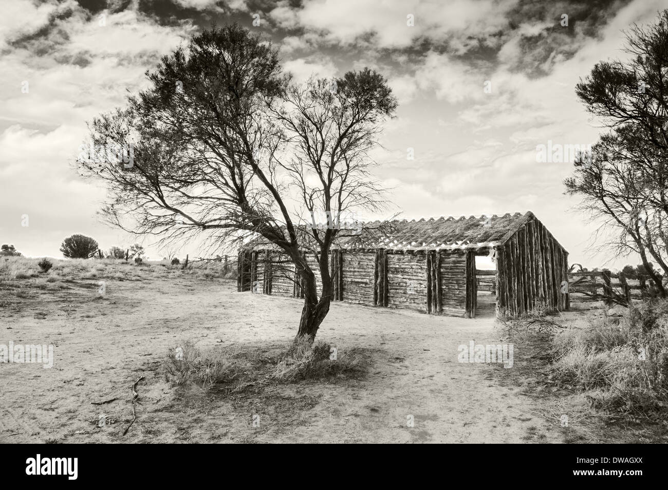 Rustic cabin hi-res stock photography and images - Alamy