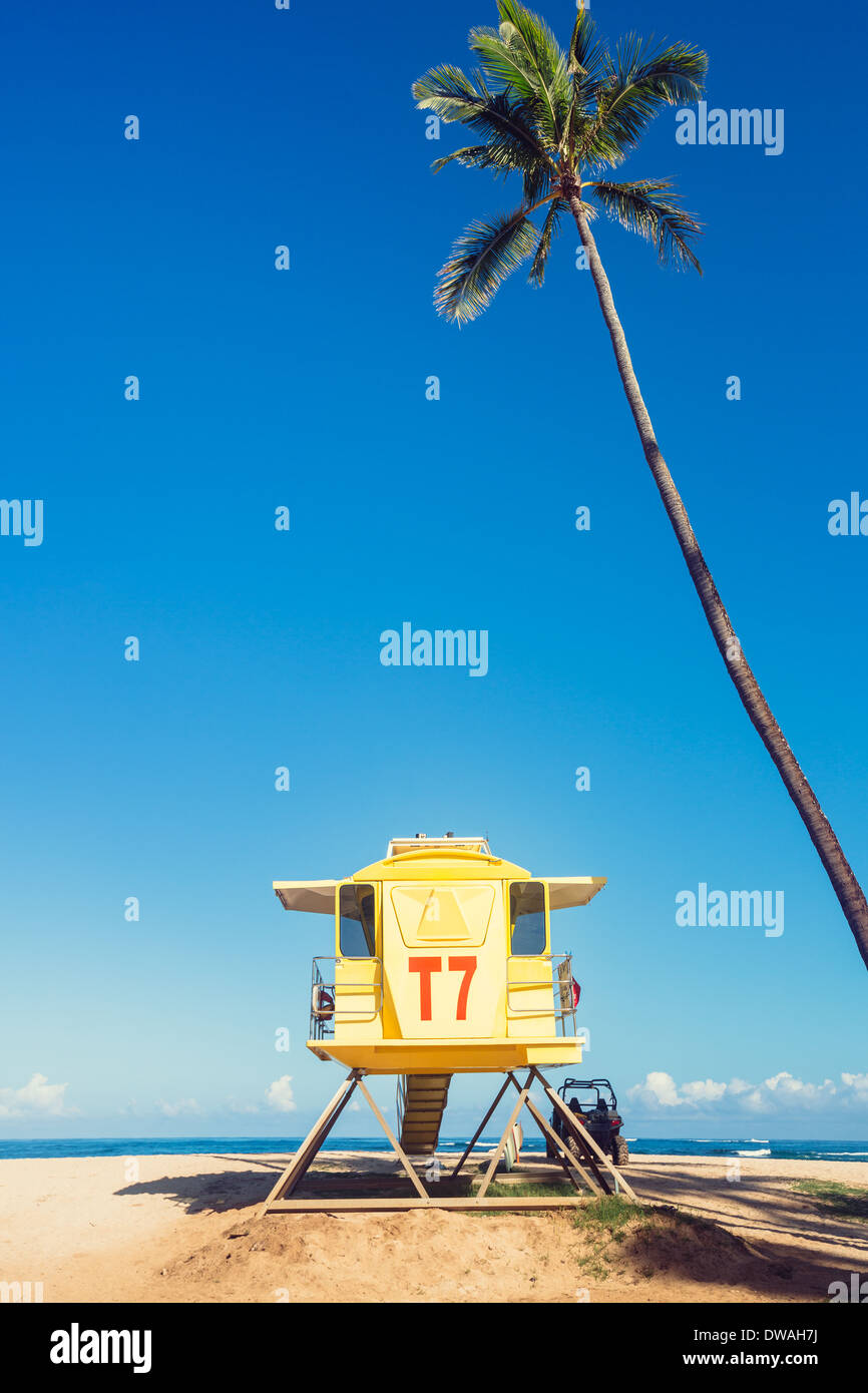 Life guard tower hi-res stock photography and images - Alamy