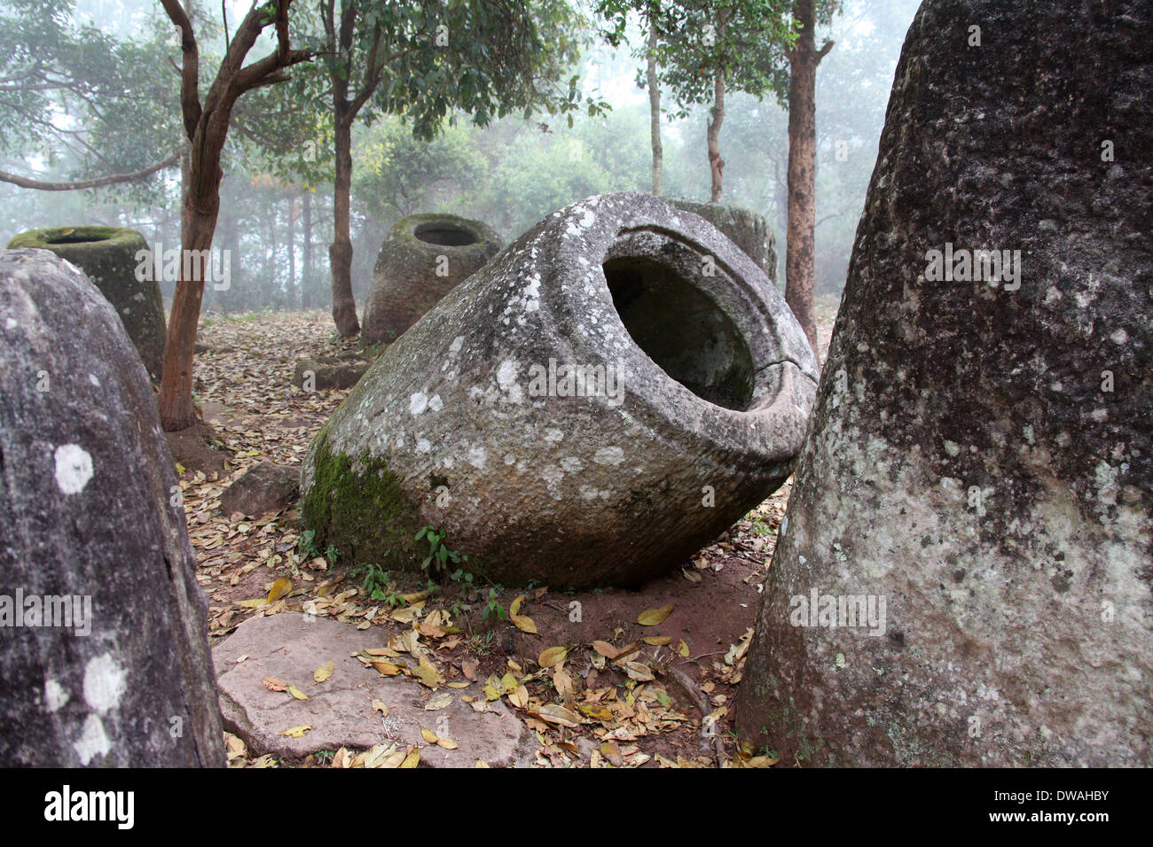 Huge stone urns hi-res stock photography and images - Alamy