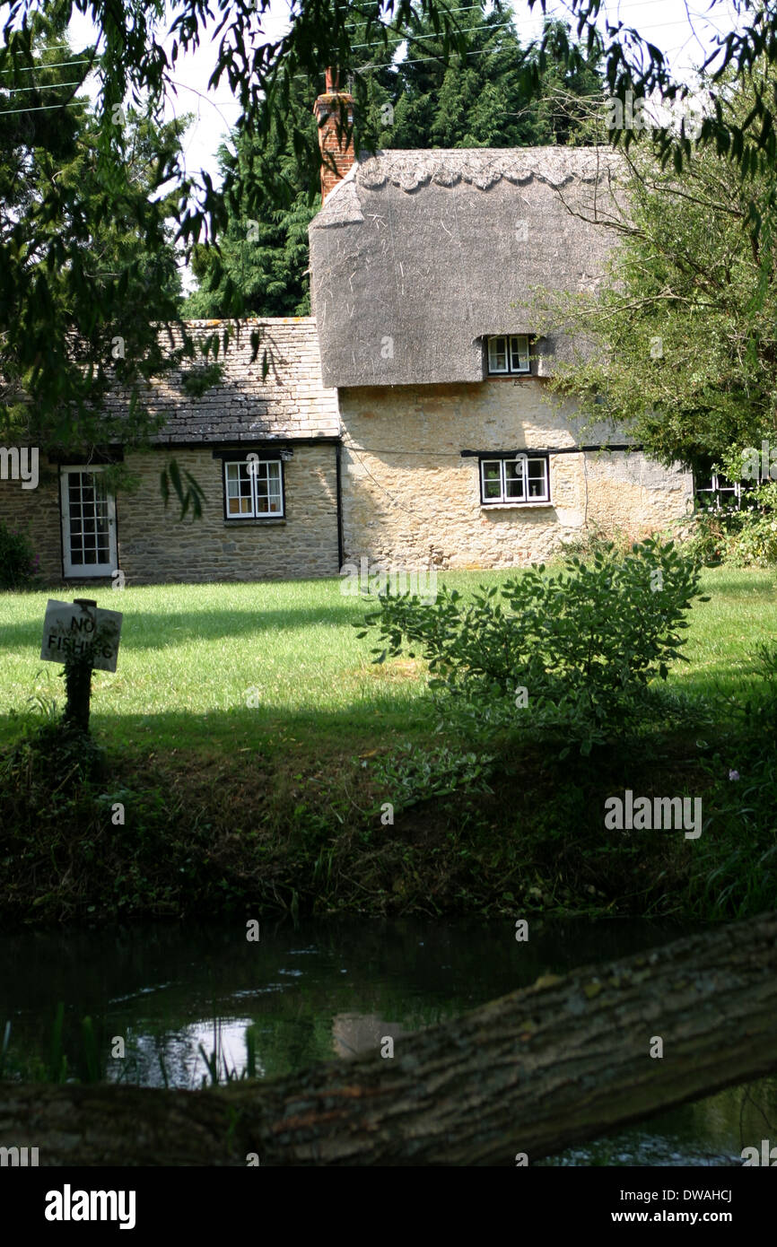 A single thatched cottage in the village of Wytham, Oxfordshire Stock ...