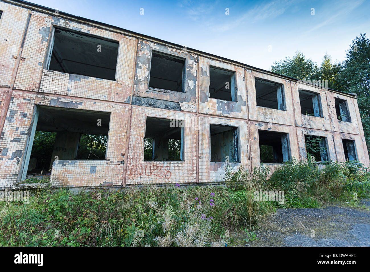 Broken building hi-res stock photography and images - Alamy