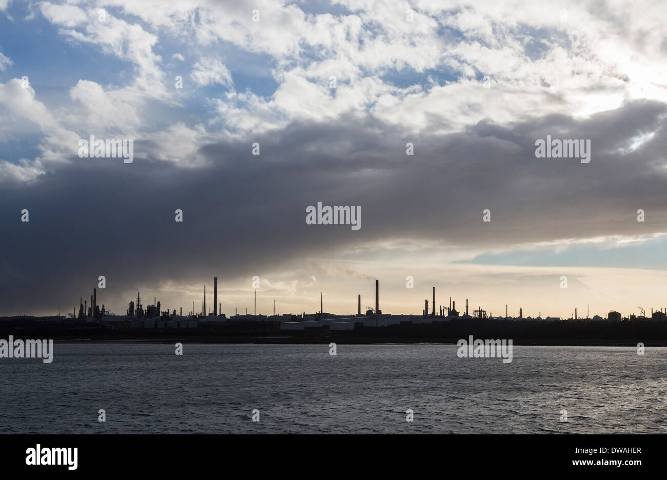 Exxonmobil refinery hi-res stock photography and images - Alamy