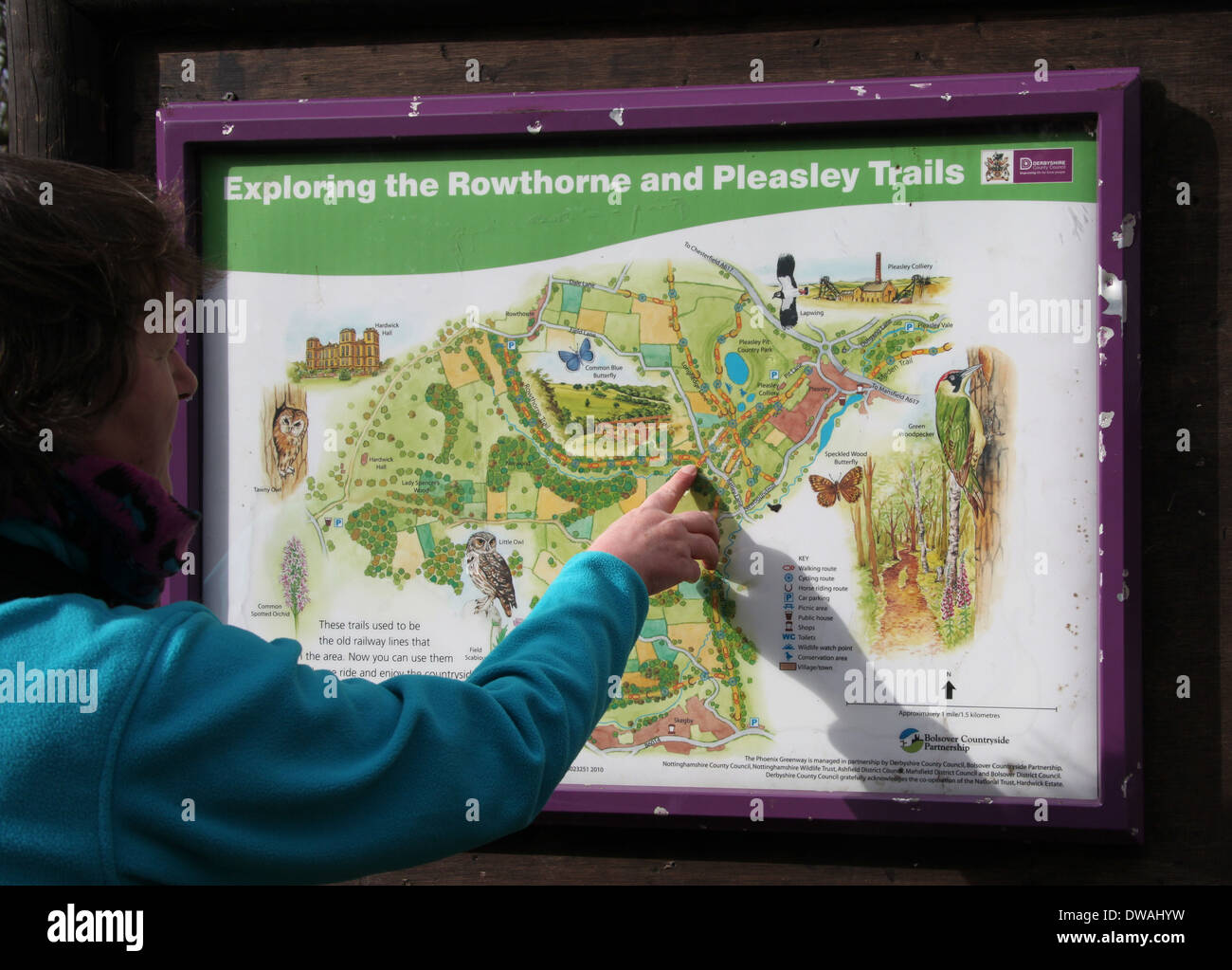 Map reading uk countryside hi-res stock photography and images - Alamy