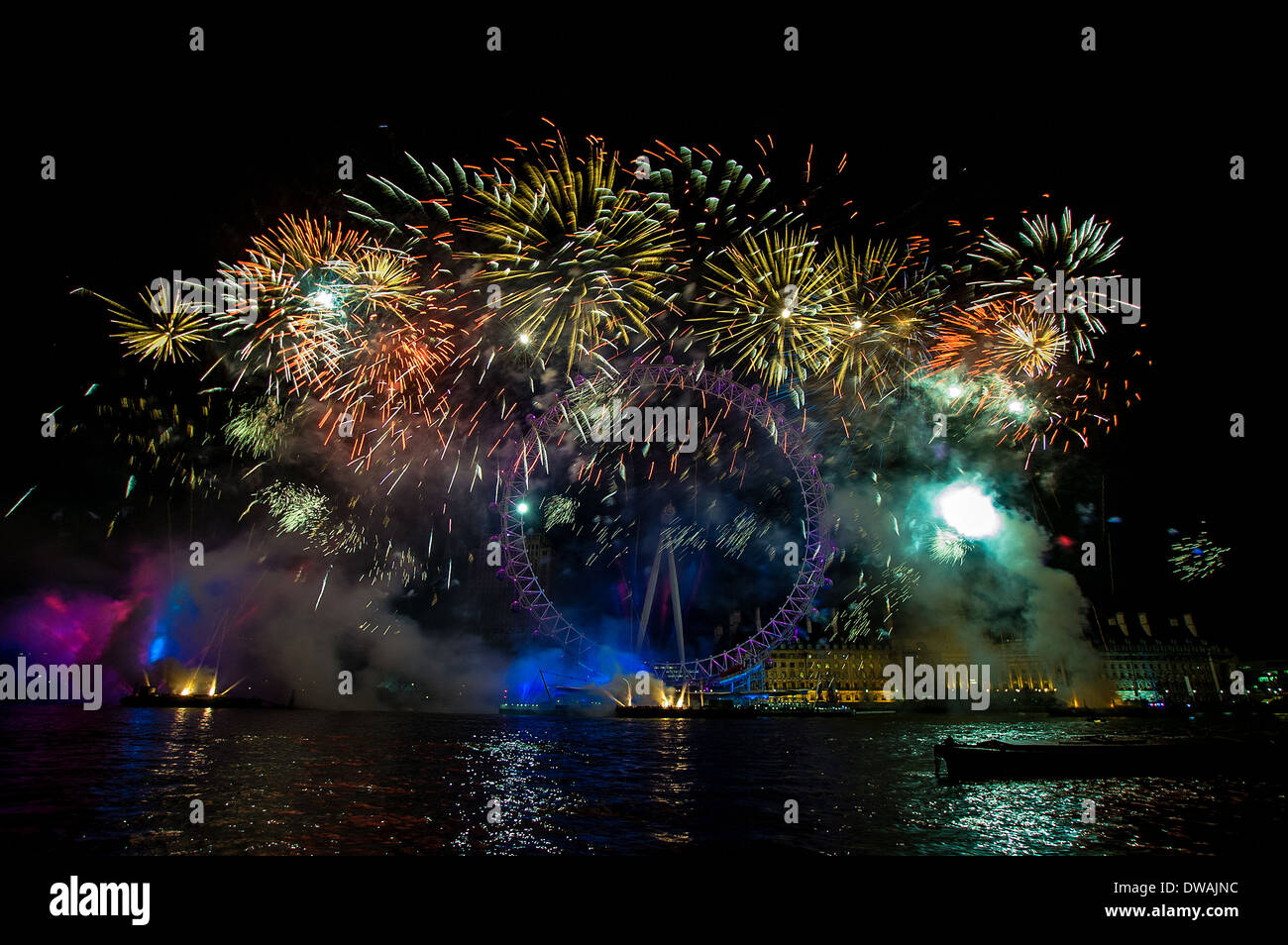 London New Year Fireworks 2004 Stock Photo - Alamy