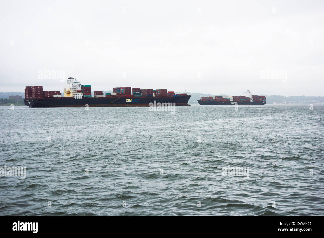 Floating barges hi-res stock photography and images - Alamy