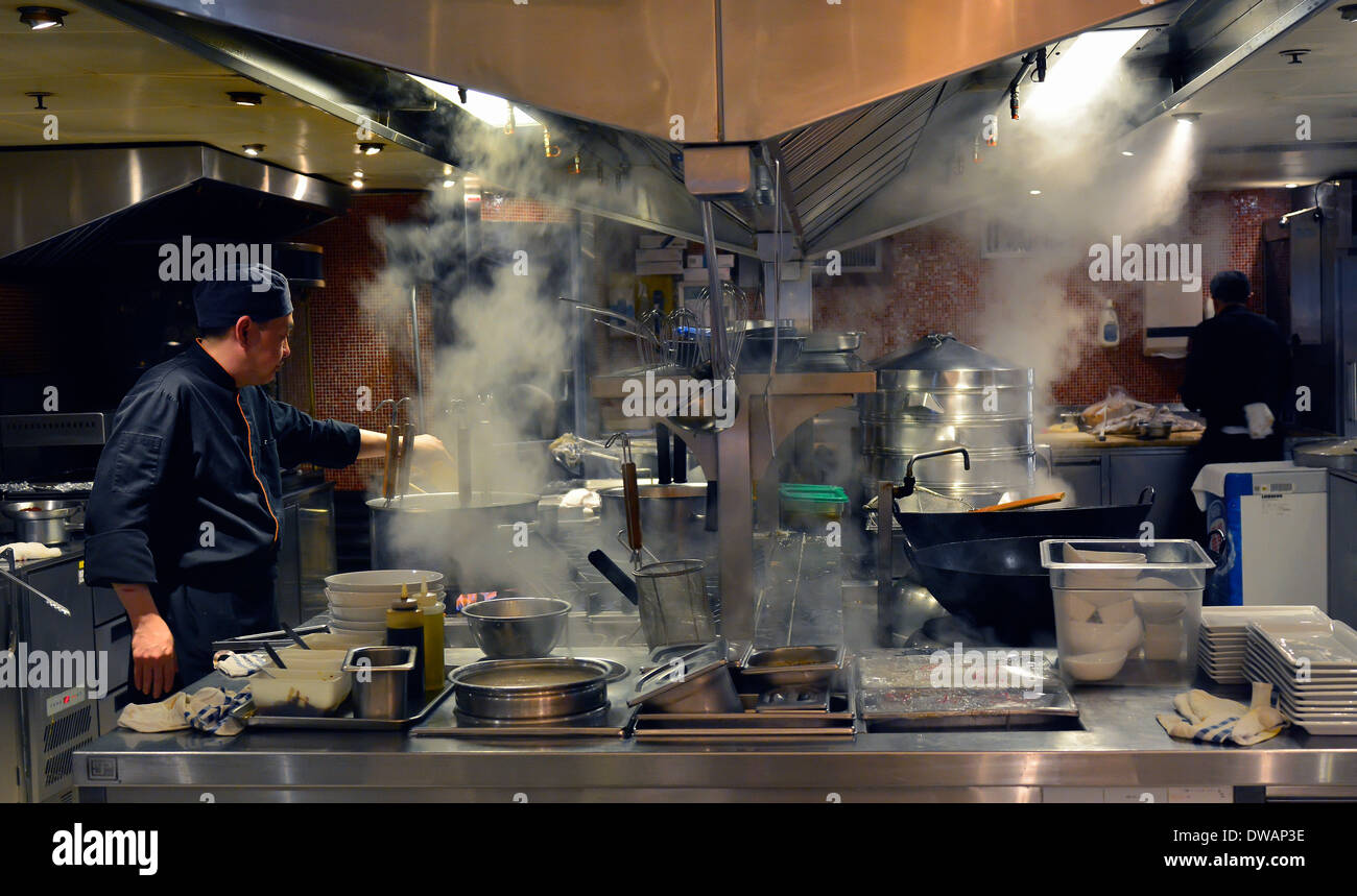 Restaurant plates interior hi-res stock photography and images - Alamy